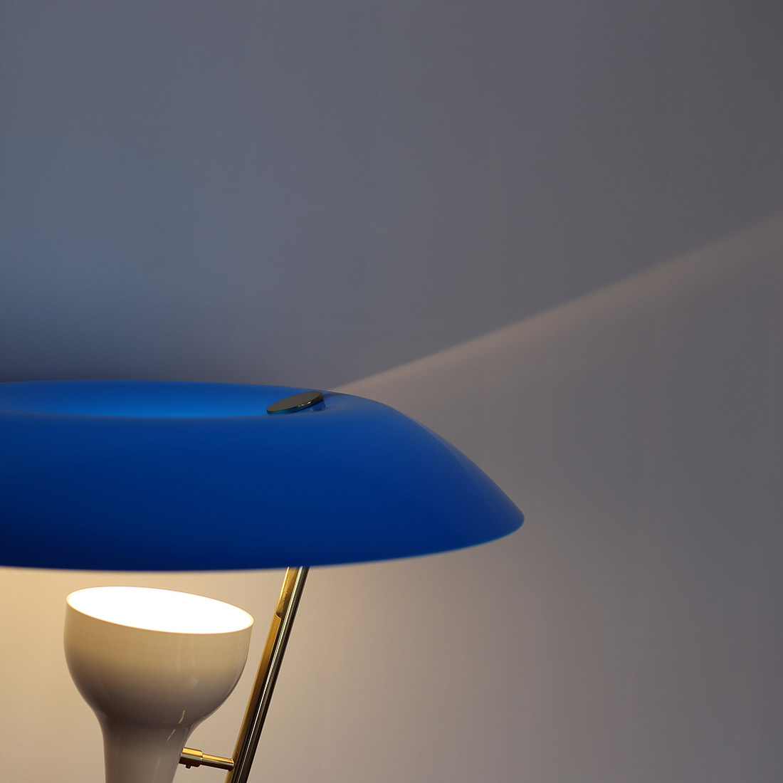 mod.548[on the shore]